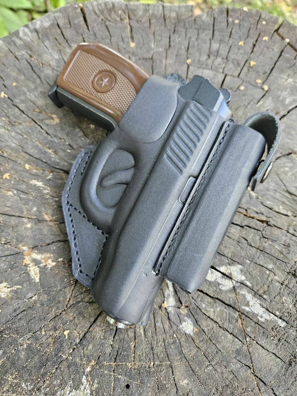 Кобура поясная формованная с отсеком для запасной обоймы, натуральная кожа, закрытого типа