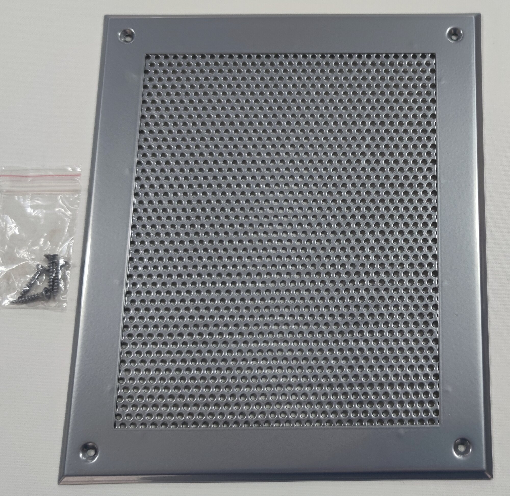 Решетка плоская с подгибом 250х210, Штамп, перфорация Круг 3мм, Хром.