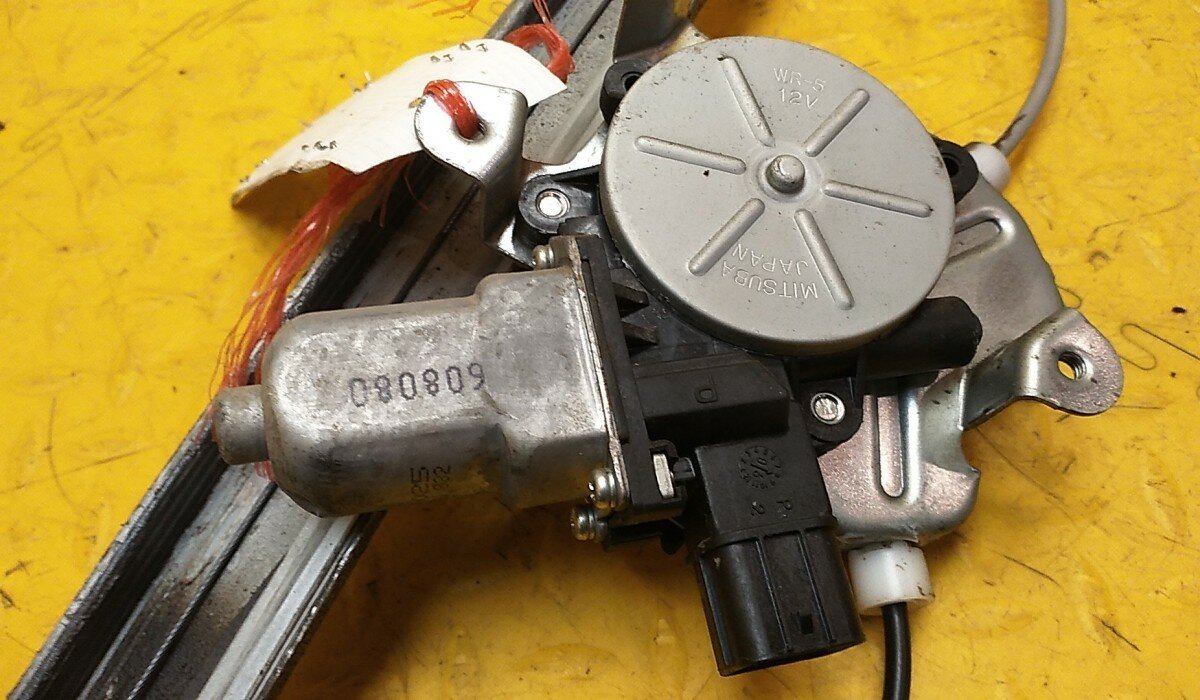 Моторчик стеклоподъемника Lancer (CS/Classic) Mitsubishi