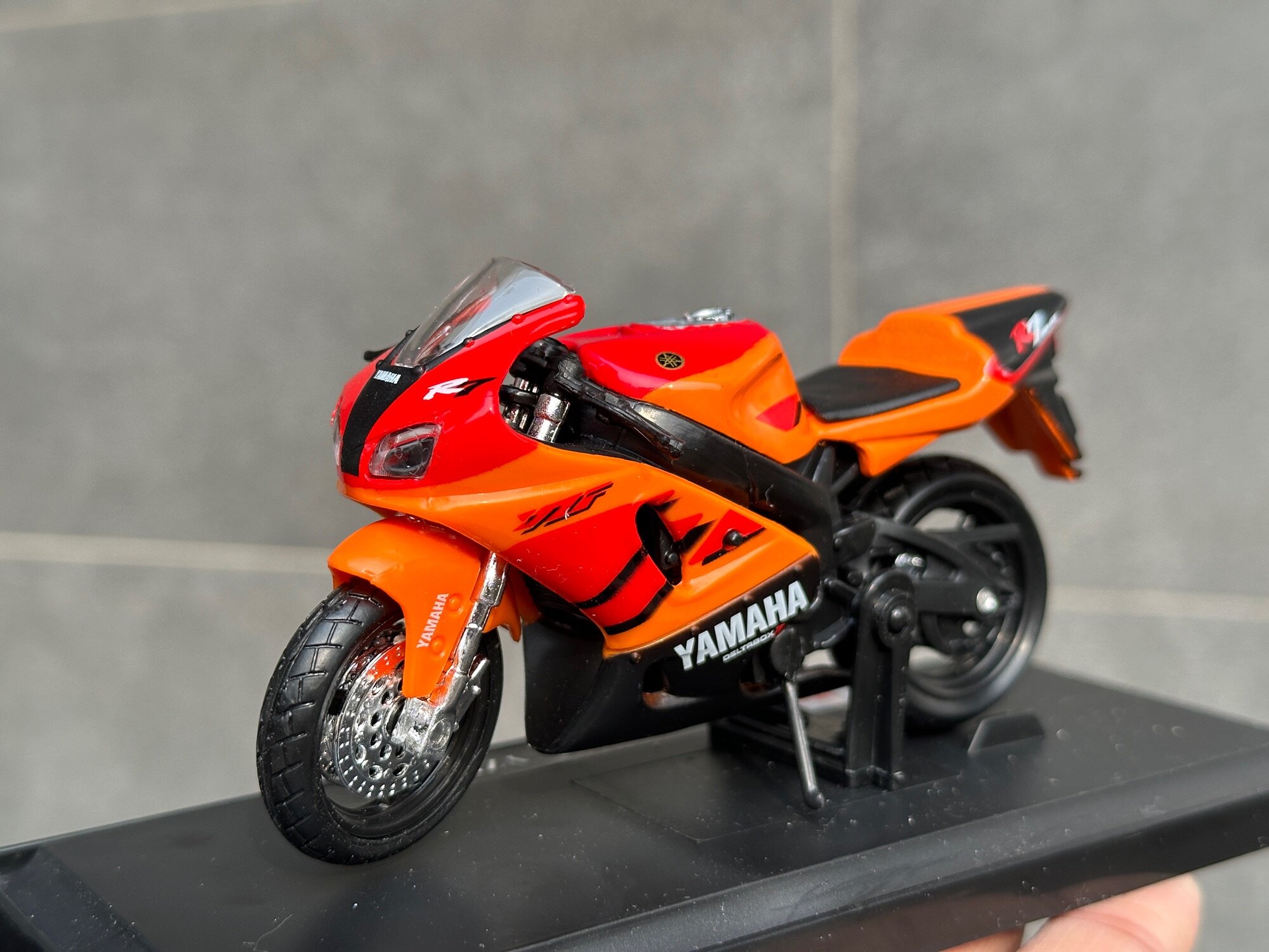 Yamaha YZF-R7 масштаб 1:18 литой мотоцикл от Maisto