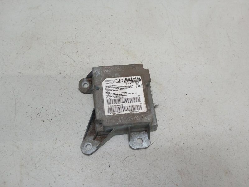 Б/У блок SRS, аир баг, Лада Приора Блок управления AIR BAG Лада Приора 2008 217030 153975 LADA арт. 2170382401001