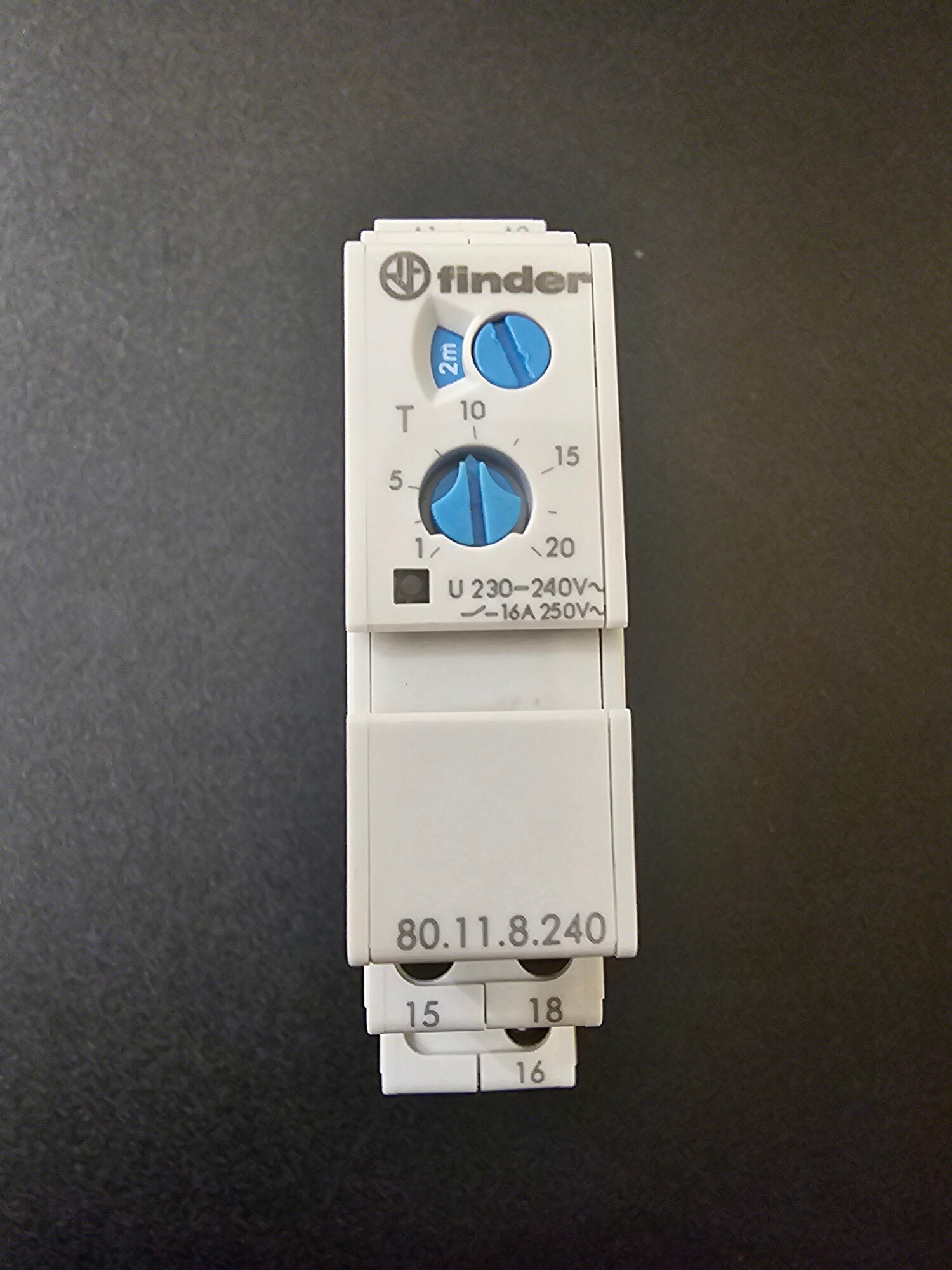 Модульное реле времени Finder 80.11.8.240.0000