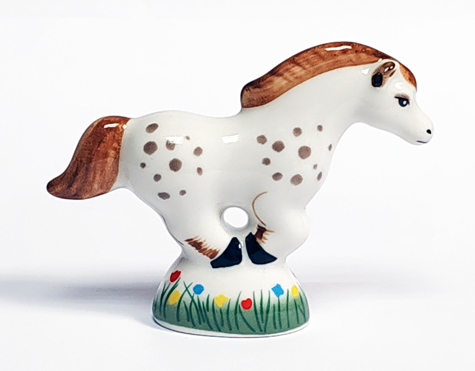 Статуэтка из фарфора конь (пасется). Ручная подглазурная роспись. Россия. Сувенир символ 2026 года.