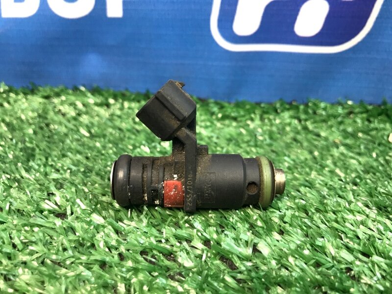 Форсунка Volkswagen Polo HB 1.2 2011 03E906031C