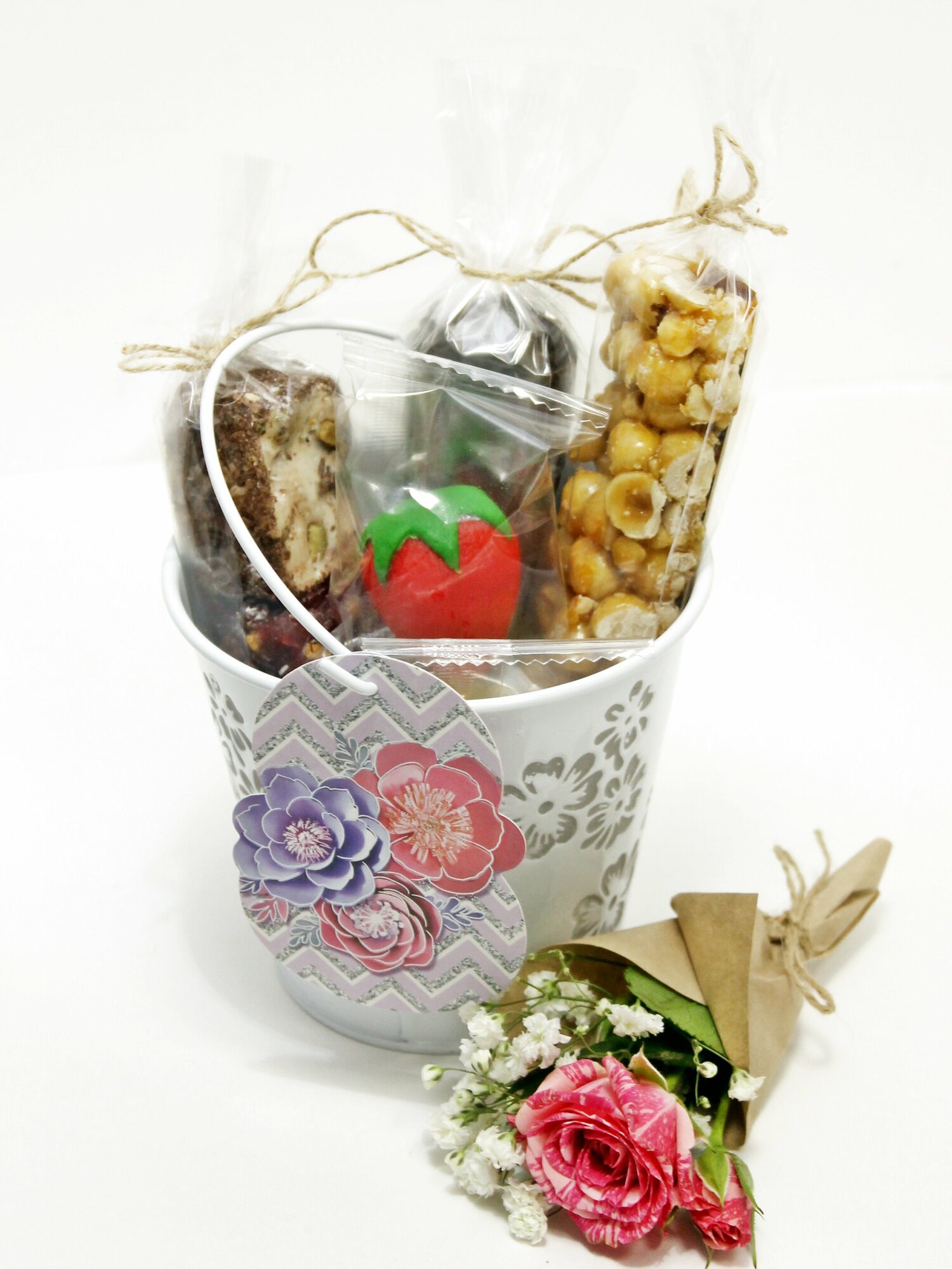 Ведерко сладостей из лукума, крафт-шоколада, козинак и марципана, Белка, 300 гр