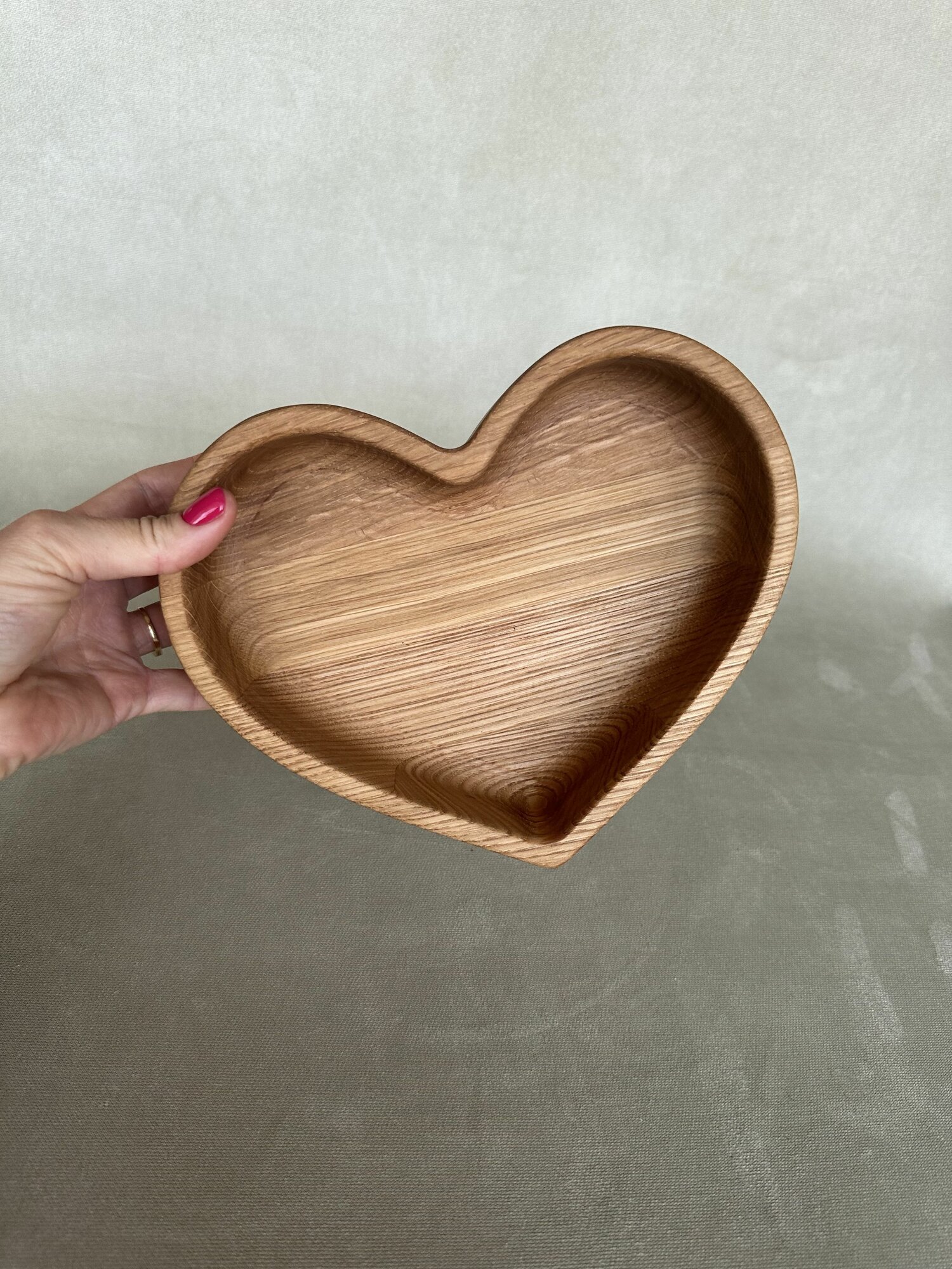 Поднос из массива дуба в форме сердца, размер XXS, 18.6*14.8*4.5 см