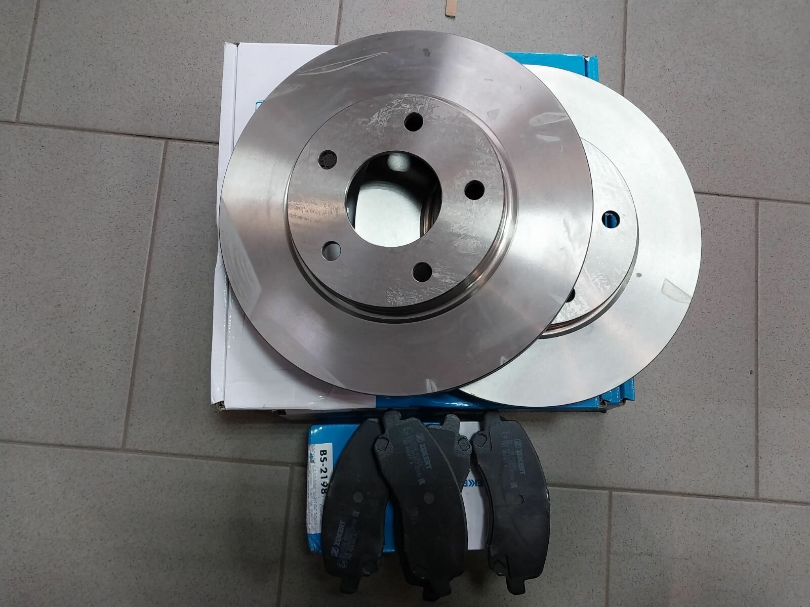 Диски тормозные передние с колодками Митсубиси Лансер 10 Mitsubishi Lancer X Zekkert Германия