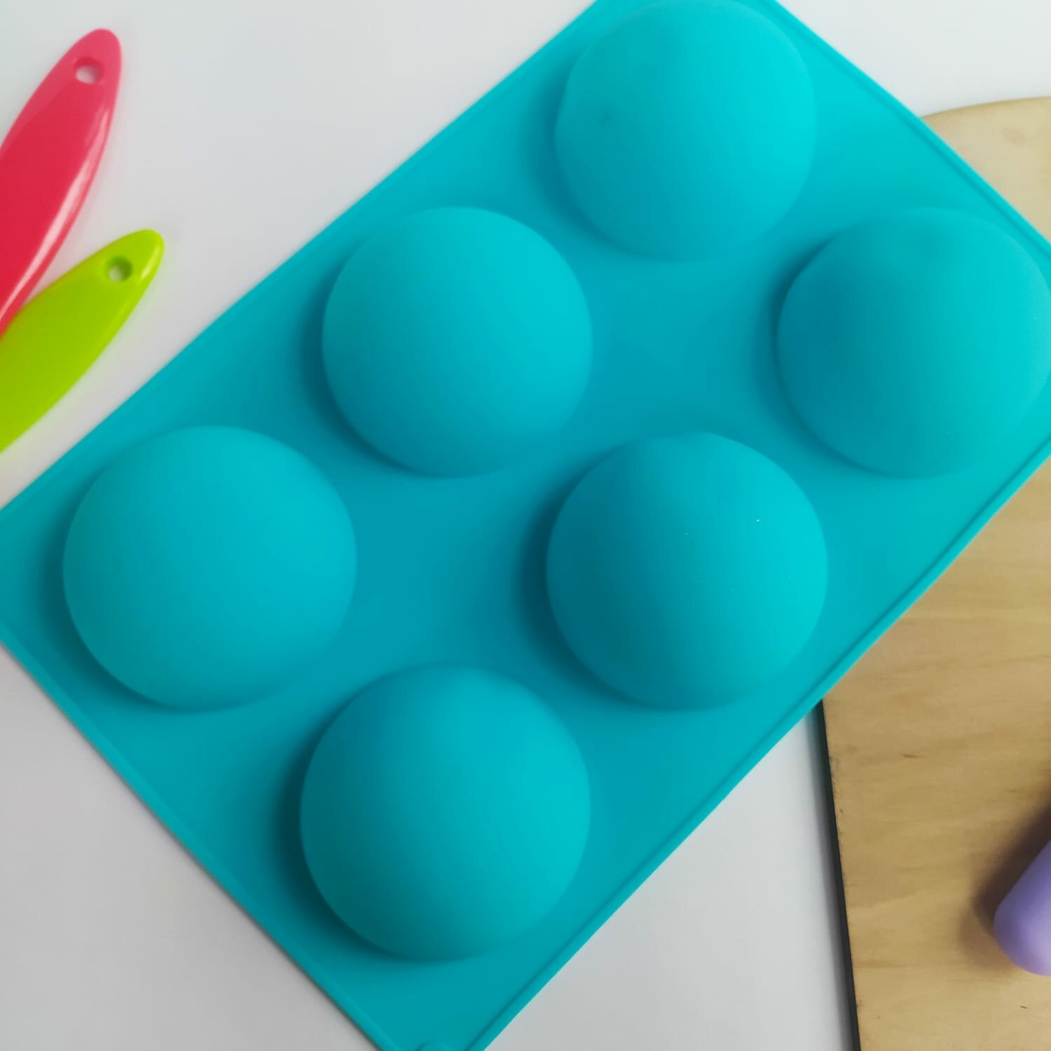 Форма силиконовая для выпечки «Полусфера», 27×18×3,5 см, 6 ячеек 7 * 3,5 см, цвет микс