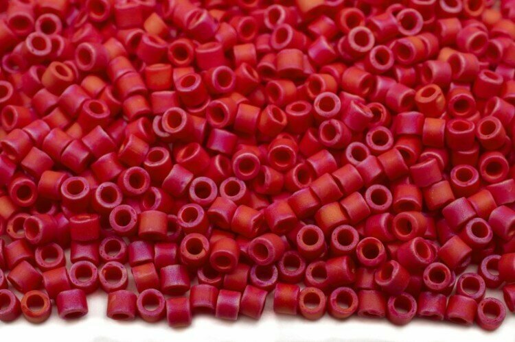 Бисер японский MIYUKI Delica цилиндр 10/0 DBM-0362 красный, матовый радужный непрозрачный, 5 грамм