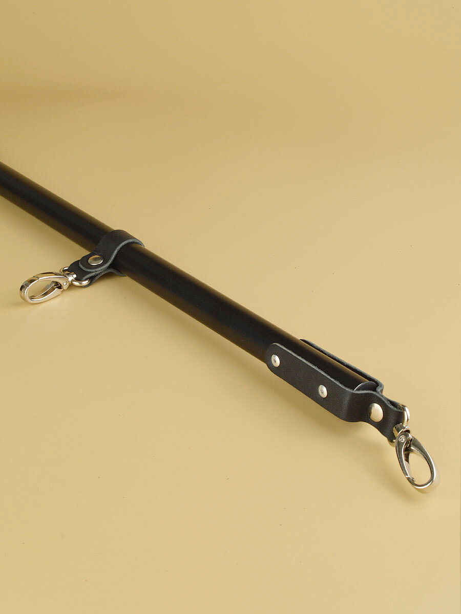 Распорка-фиксатор Sitabella, натуральная кожа, 3 карабина, 55см, черная