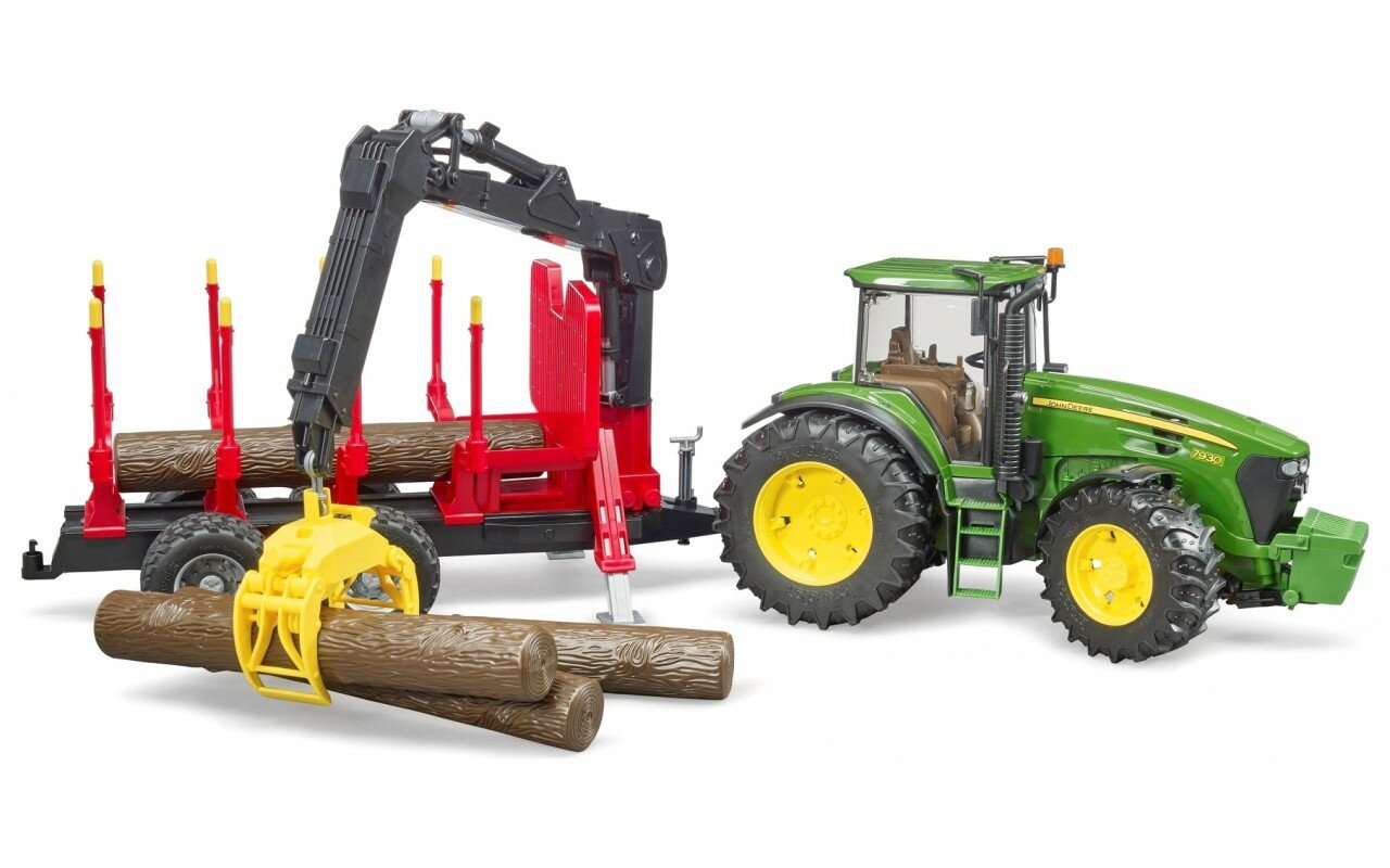 Трактор John Deere c прицепом с манипулятором и 4 бревнами