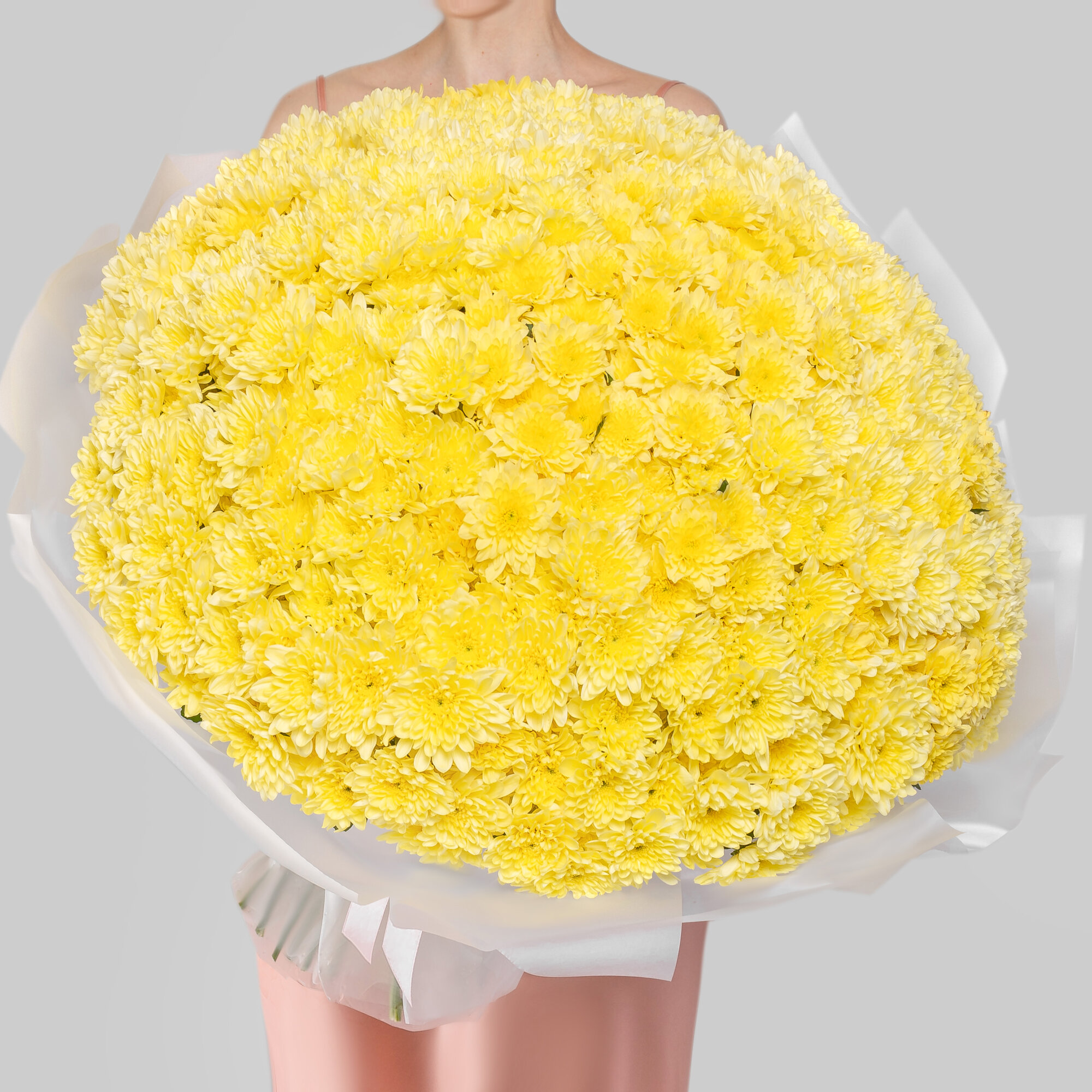 Букет Мегацвет24, 101 Желтая Кустовая Хризантема, дизайнерская упаковка