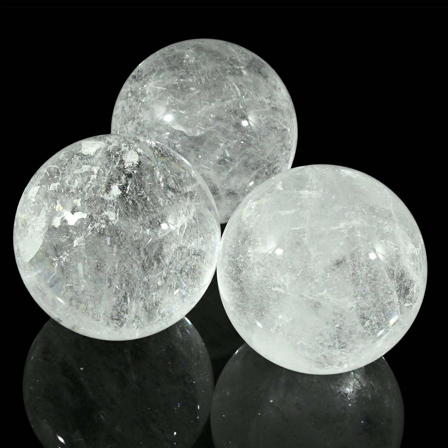 Шар из горного хрусталя, диаметр 66-68мм .