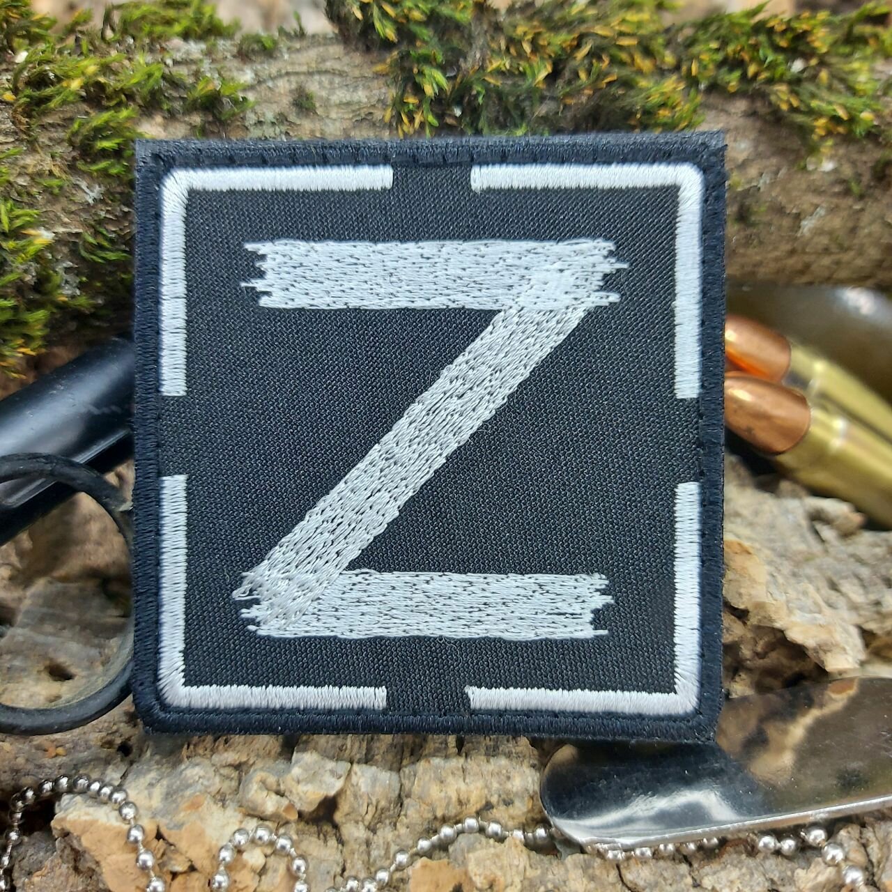 Нашивка-патч буква Z вышитая на липучке 7х7 черная