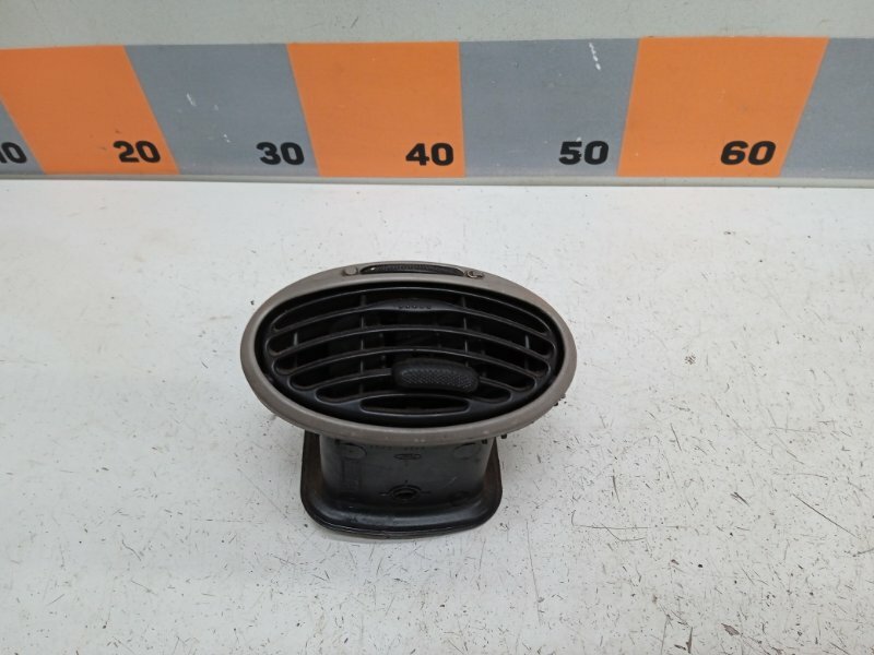 Б/У Форд Фокус 1 Дефлектор воздушный Ford Focus 2003 1 226767 FORD арт. 98AB19893CBW, универсал