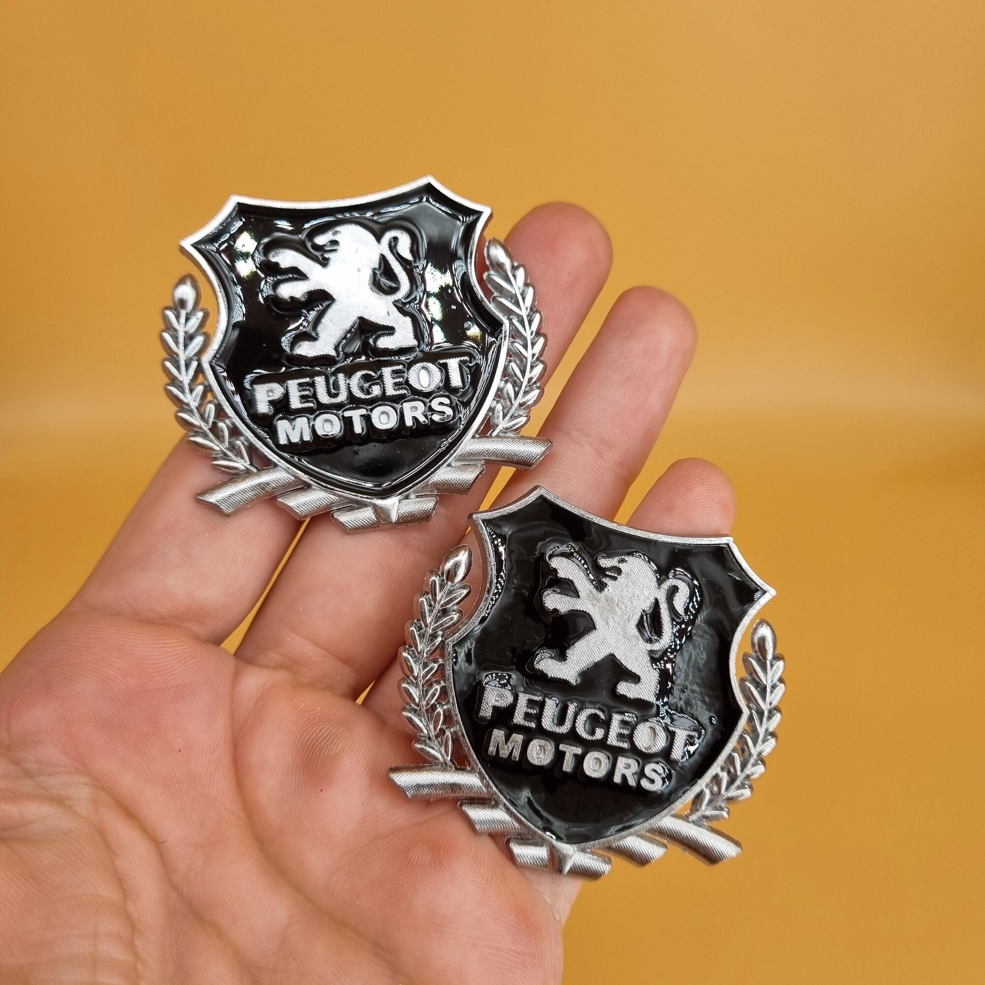 Эмблема Пежо металлическая для авто, хромированная 5.5 х 5.1 см (2 штуки)