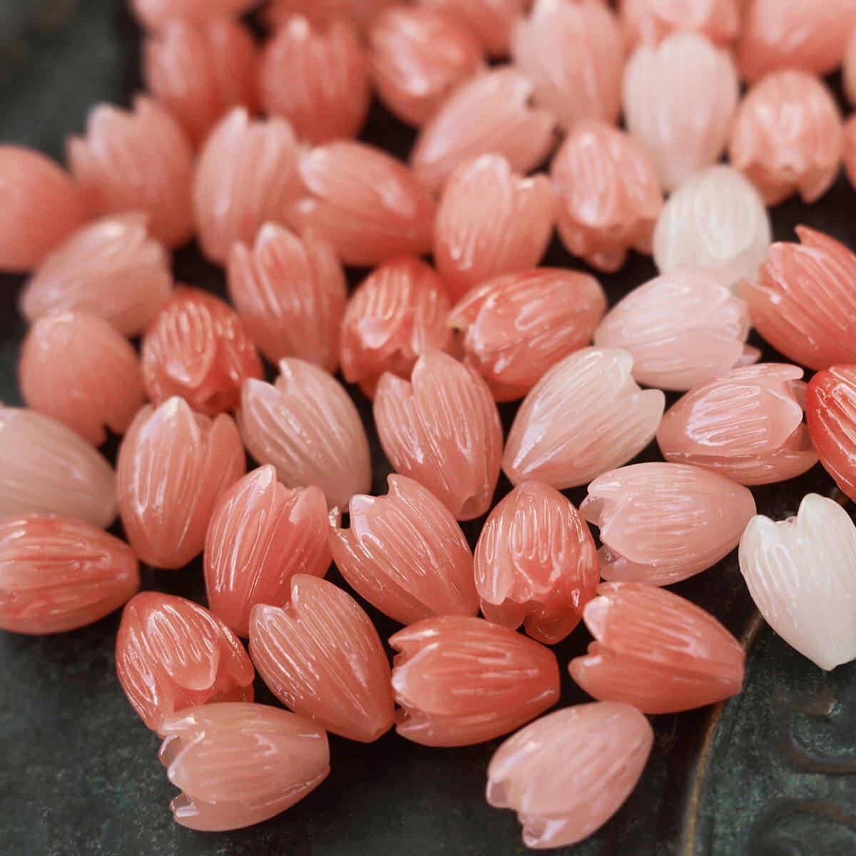 Бусины из коралла 12 шт, цветочки, 12x9 мм, цвет светло-коралловый