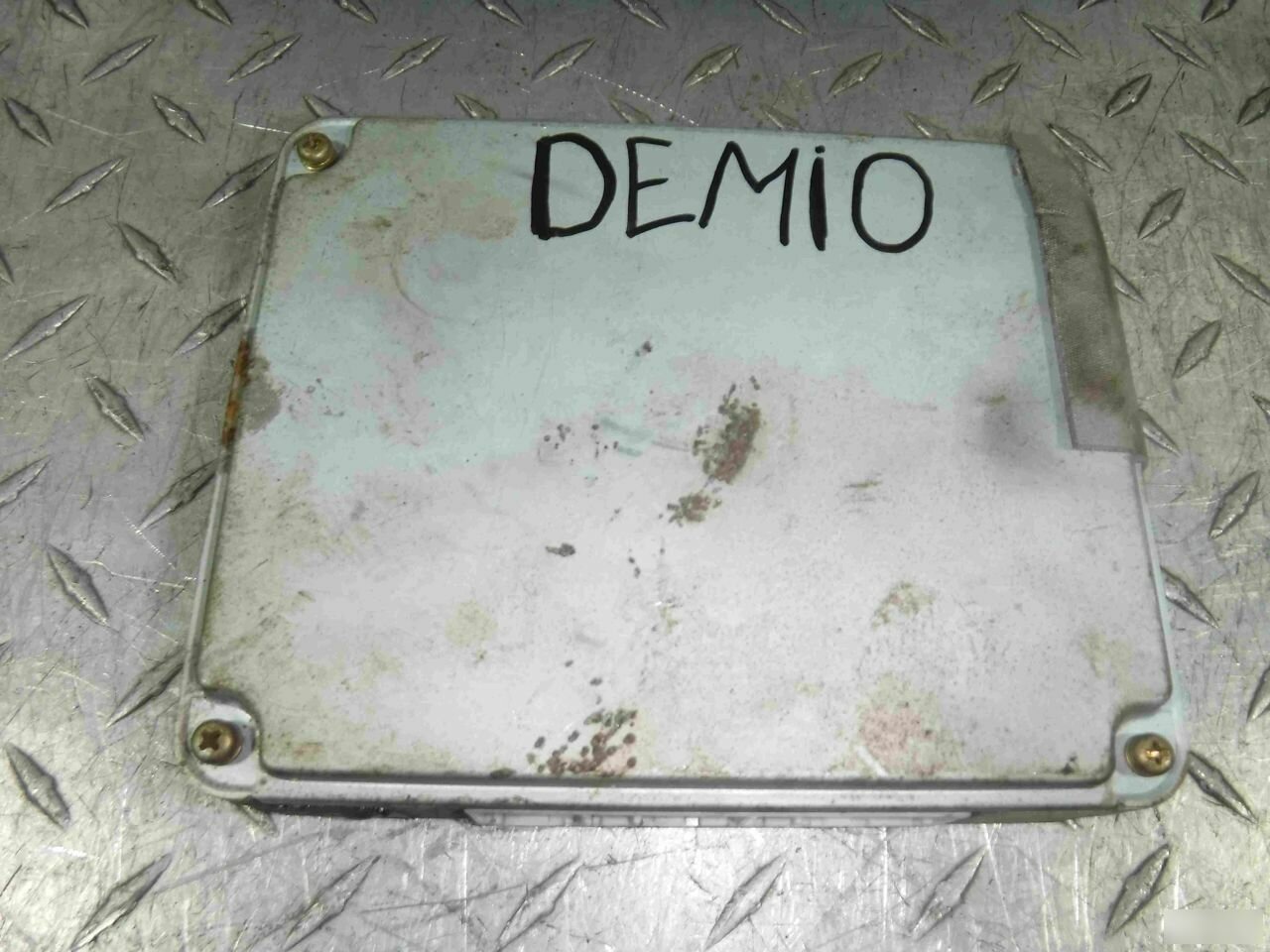 Блок управления двигателем Mazda Demio DW (1996—2003) B34P18881C