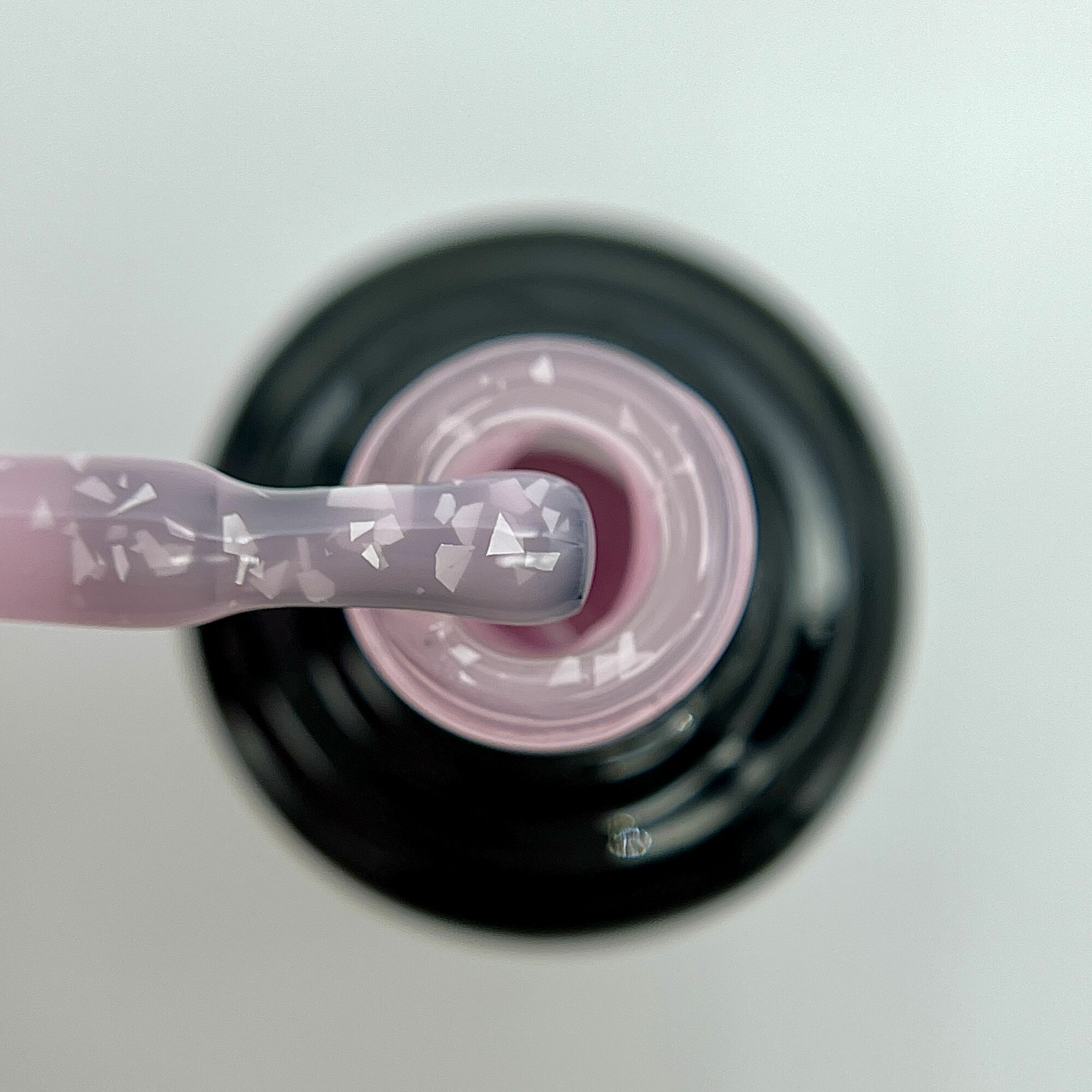 Y.ME Камуфлирующая база Fluffy Base 02 (светло-розовый), 14мл, с жемчужными хлопьями для маникюра и педикюра, каучуковая, цветная, базовое покрытие для ногтей с хлопушками, основа под гель лак