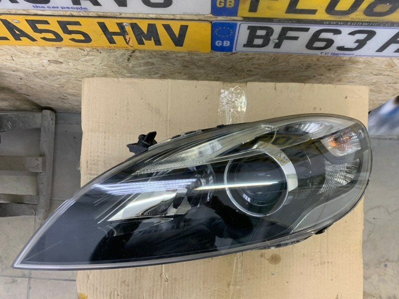 Фара ксеноновая передняя левая Volvo V40 B4164T 31420009