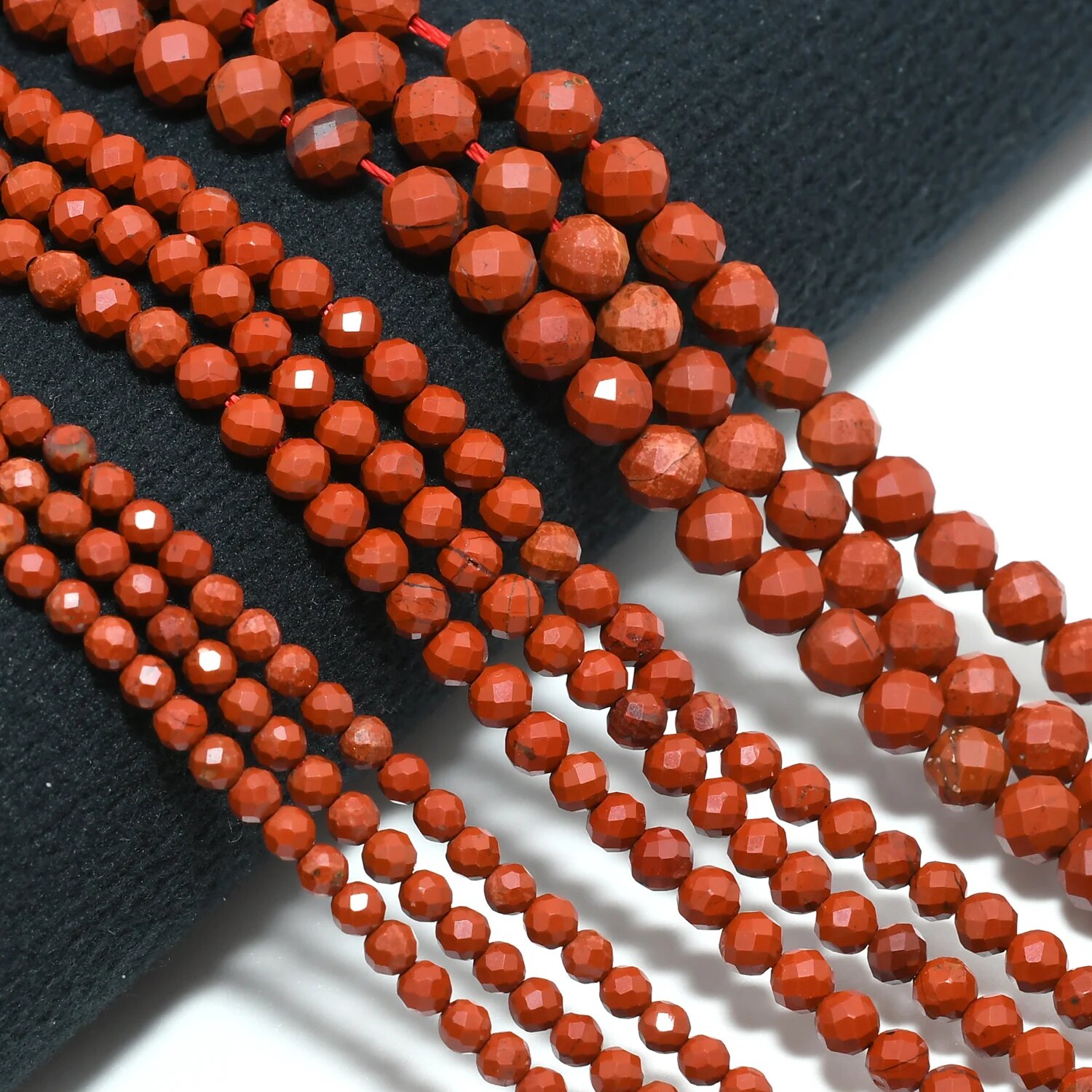 Круглые граненые бусины из красной яшмы GENUINSTONE 2.2-2.5мм/3мм/4мм 3mm