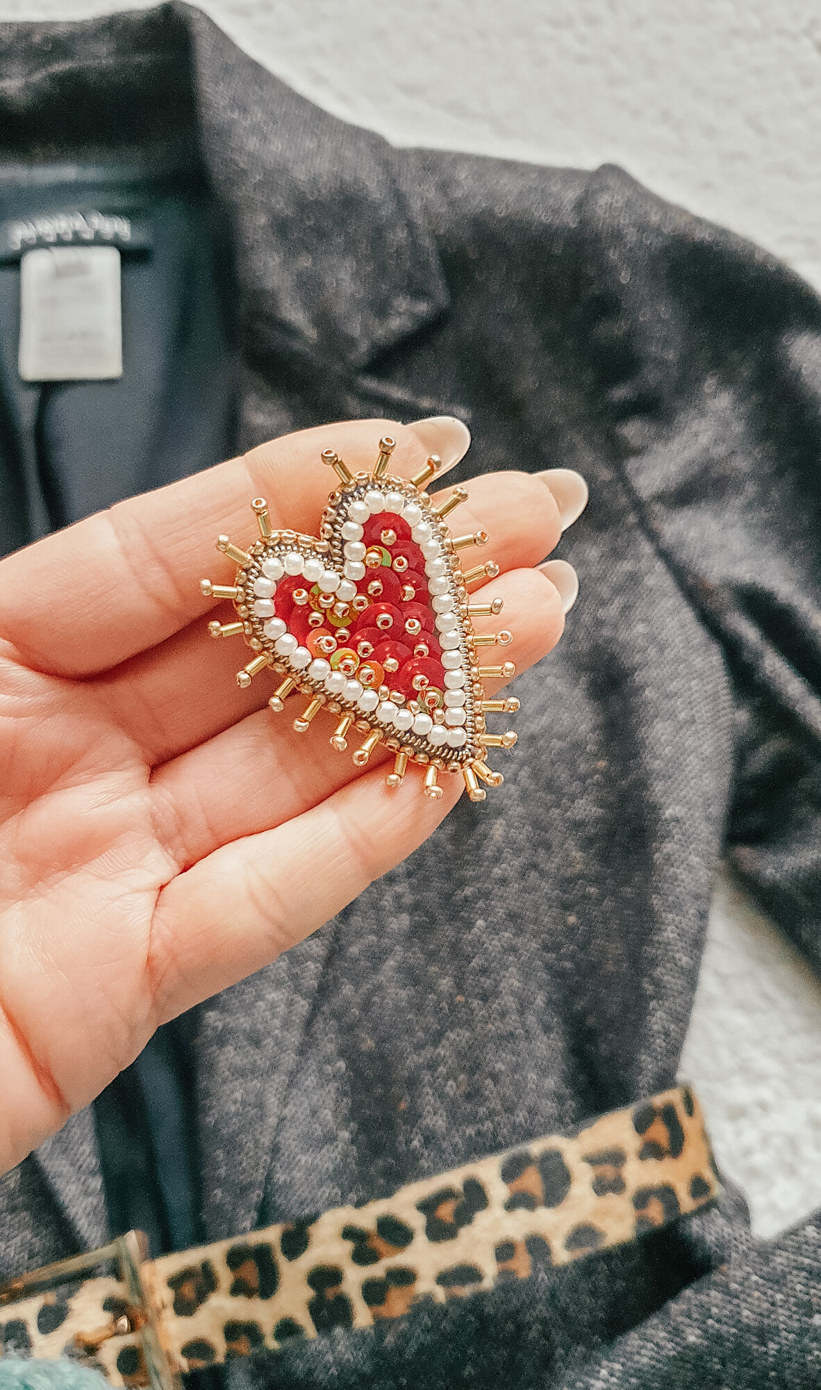 Брошь, стразы