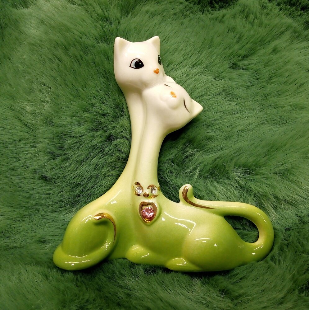 Статуэтка "Кошки Парочка", фарфор, бело-зеленая, со стразами