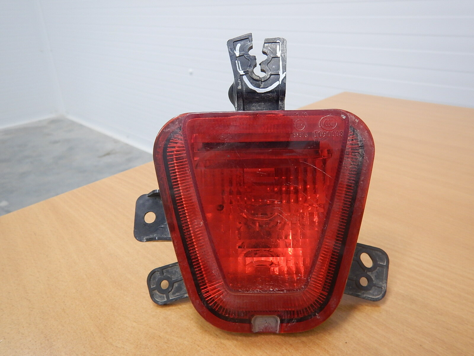 Б/У Фонарь задний противотуманный, Changan (Чанган)-UNI-T (20-) CHANGAN UNI-T (20-) скол стекла,трещина на стекле,сломан...