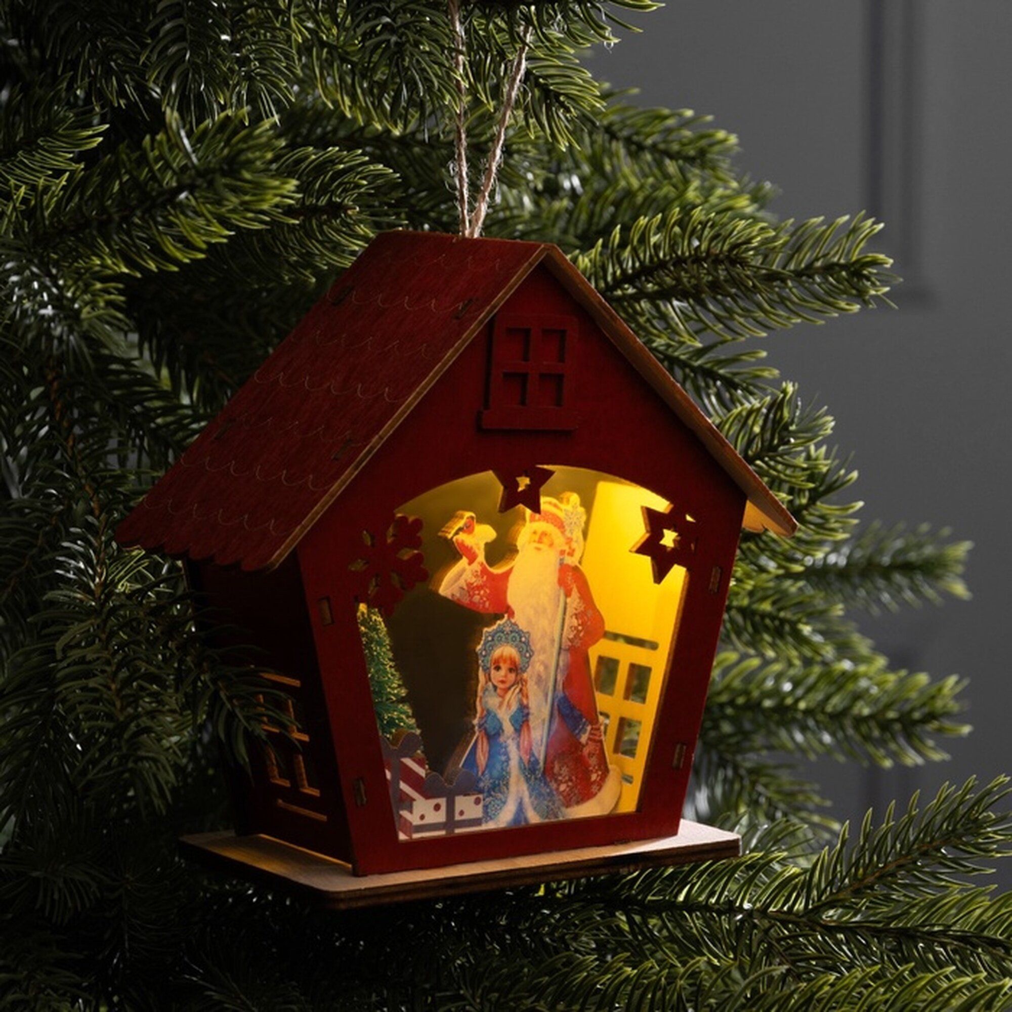 Подвеска световая «Дед Мороз и Снегурочка», 16×7x15.5 см, 1 LED, батарейки AG10×3 (в компл.), свечение тёплое белое