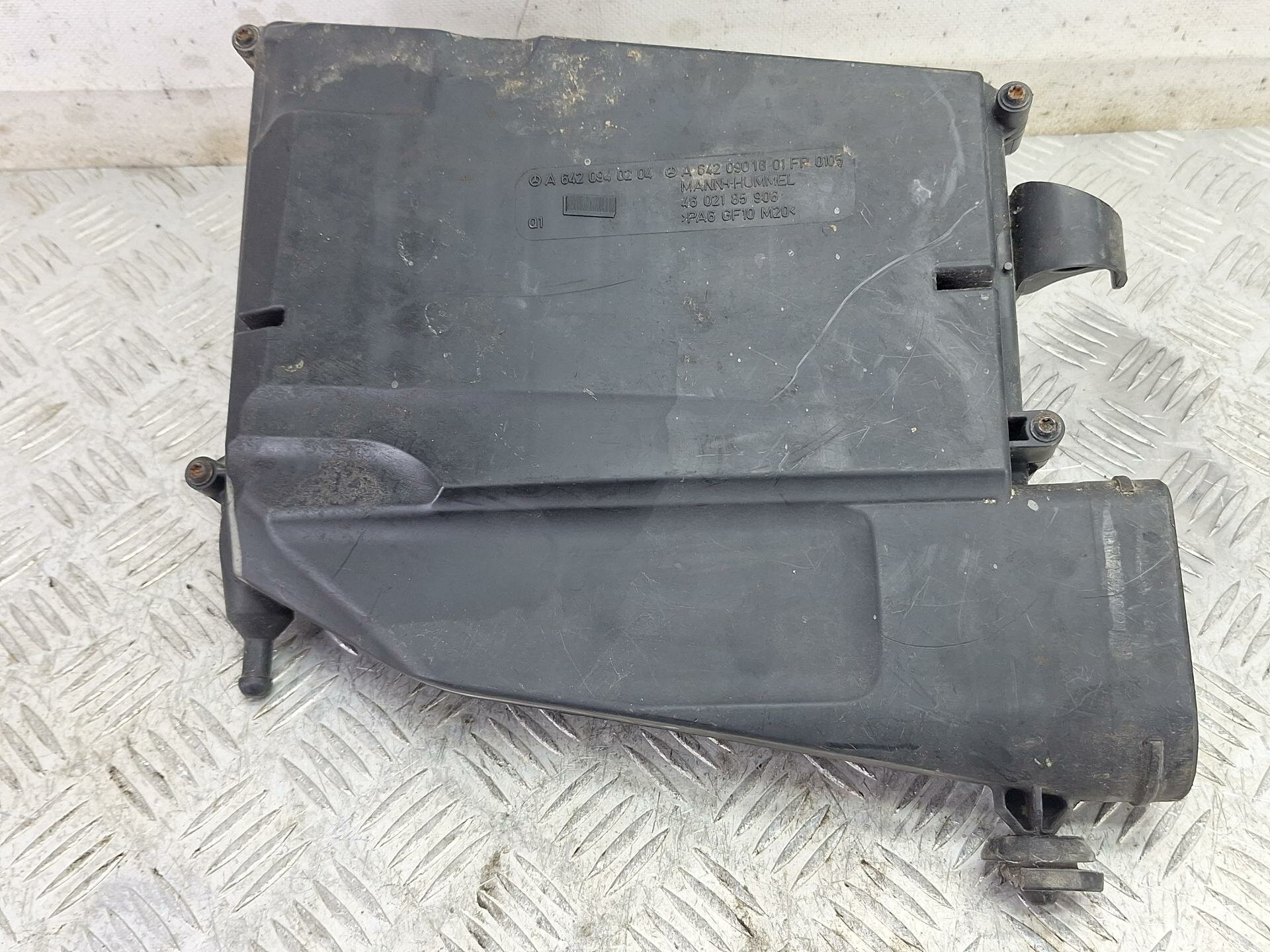 Корпус воздушногo фильтра Mercedes-Benz E W211 (2002 - 2006) A6420940204