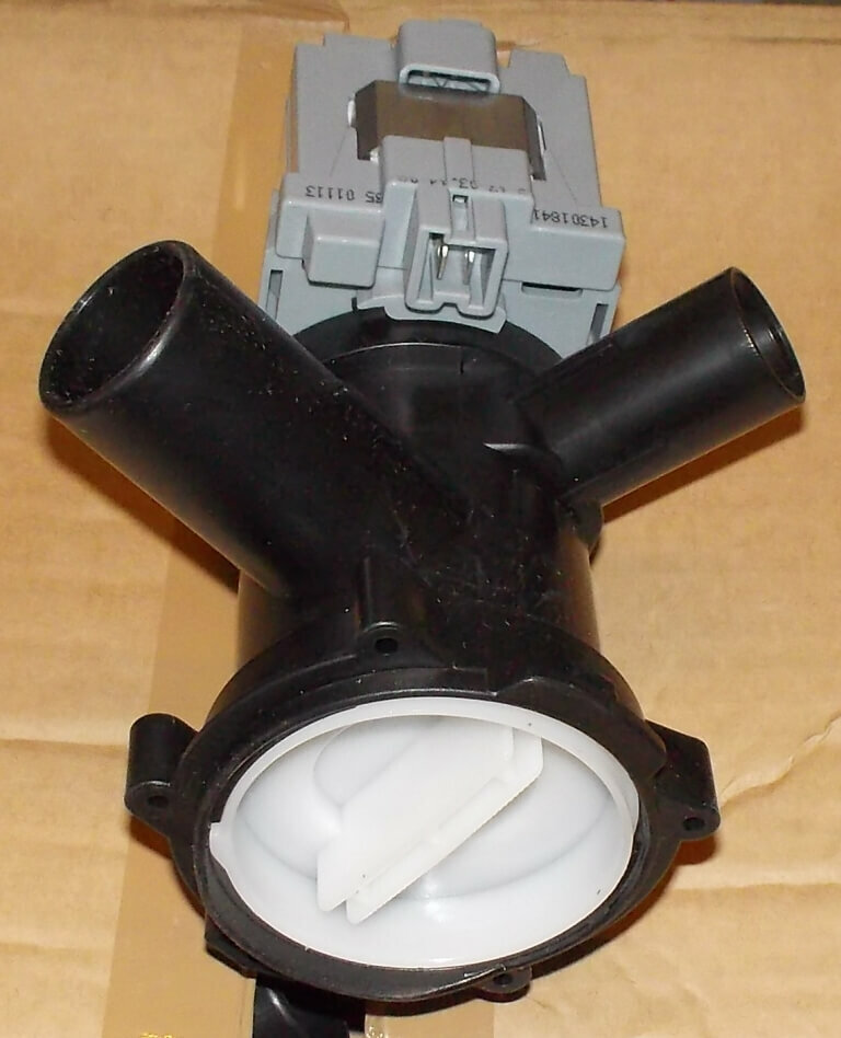 Помпа Bosch-Siemens на 3-х защ. с корпусом для стиральной машины автомат