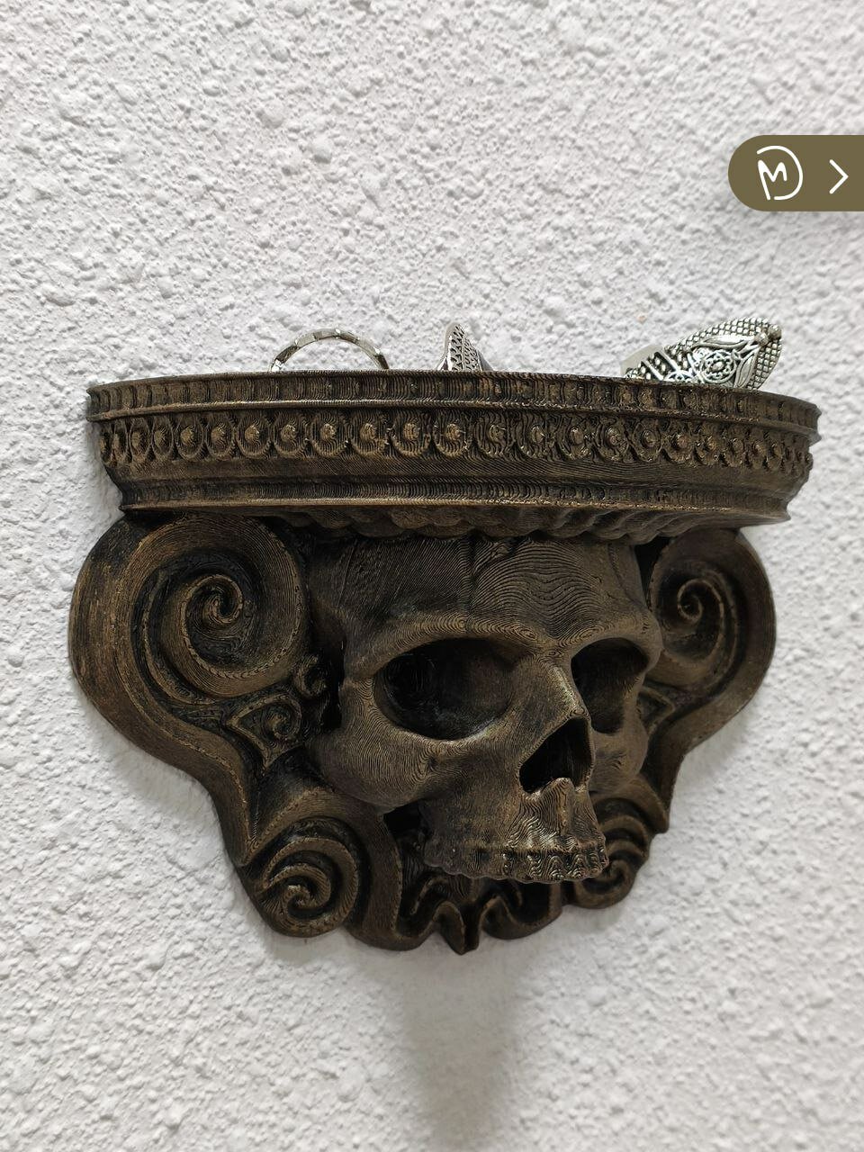 Статуэтка барельеф - череп в стене №8