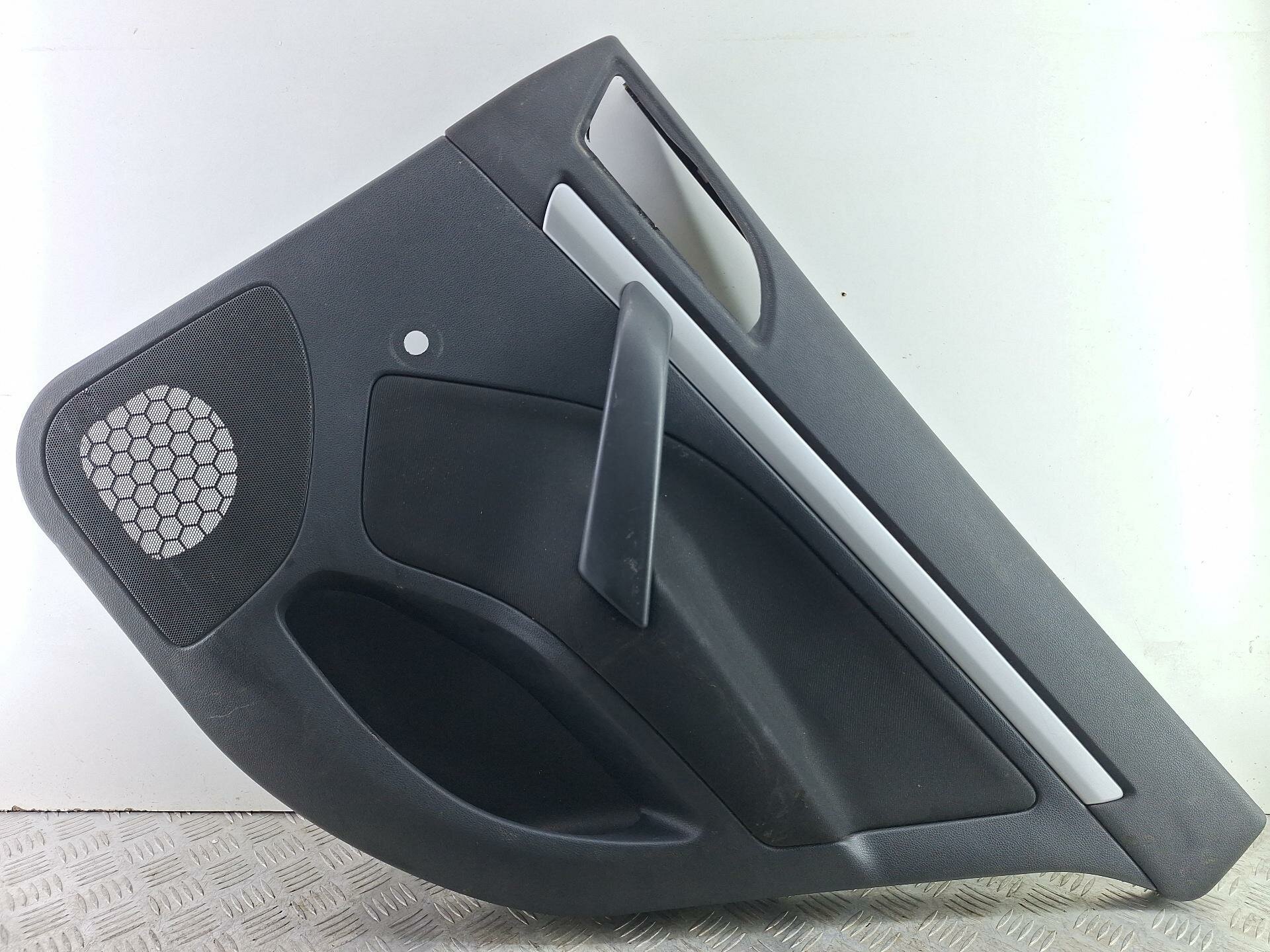 Обшивка двери задней правой Skoda Octavia 2 1Z5 2008 1Z9867212