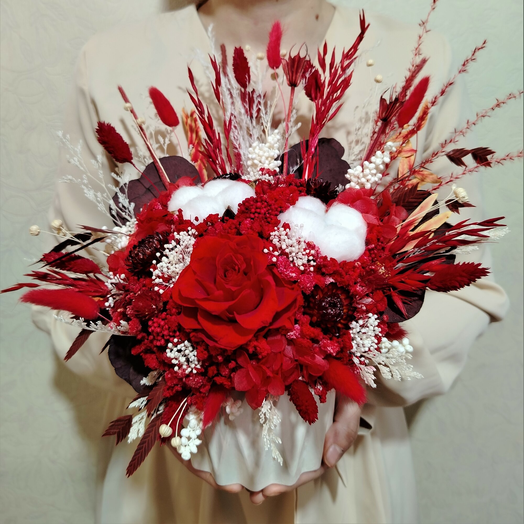 Композиция из Сухоцветов "Floral Accord", стабилизированные цветы, красно-белая, высота 23 см