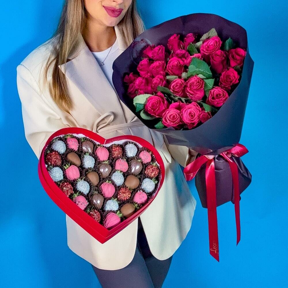 Цветы и клубника в Бельгийском шоколаде.