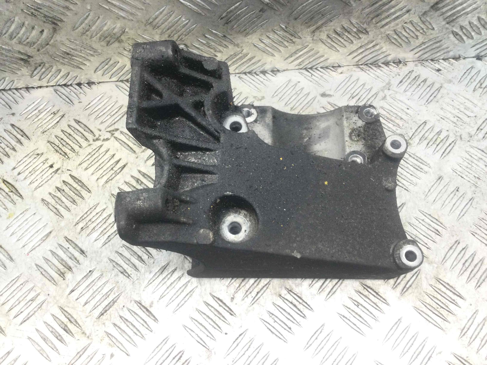 Б/У Кронштейн компрессора кондиционера Ford Focus 2 поколение (2005-2008) 2005 г.