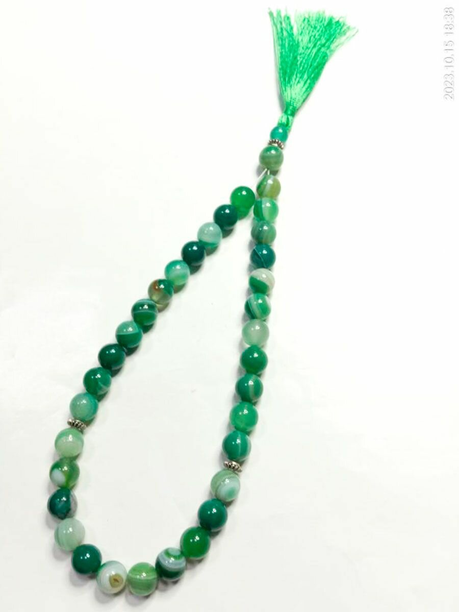 Мусульманские четки из зеленого агата, 33 бусины, диаметр 10 мм. в подарочной коробке.