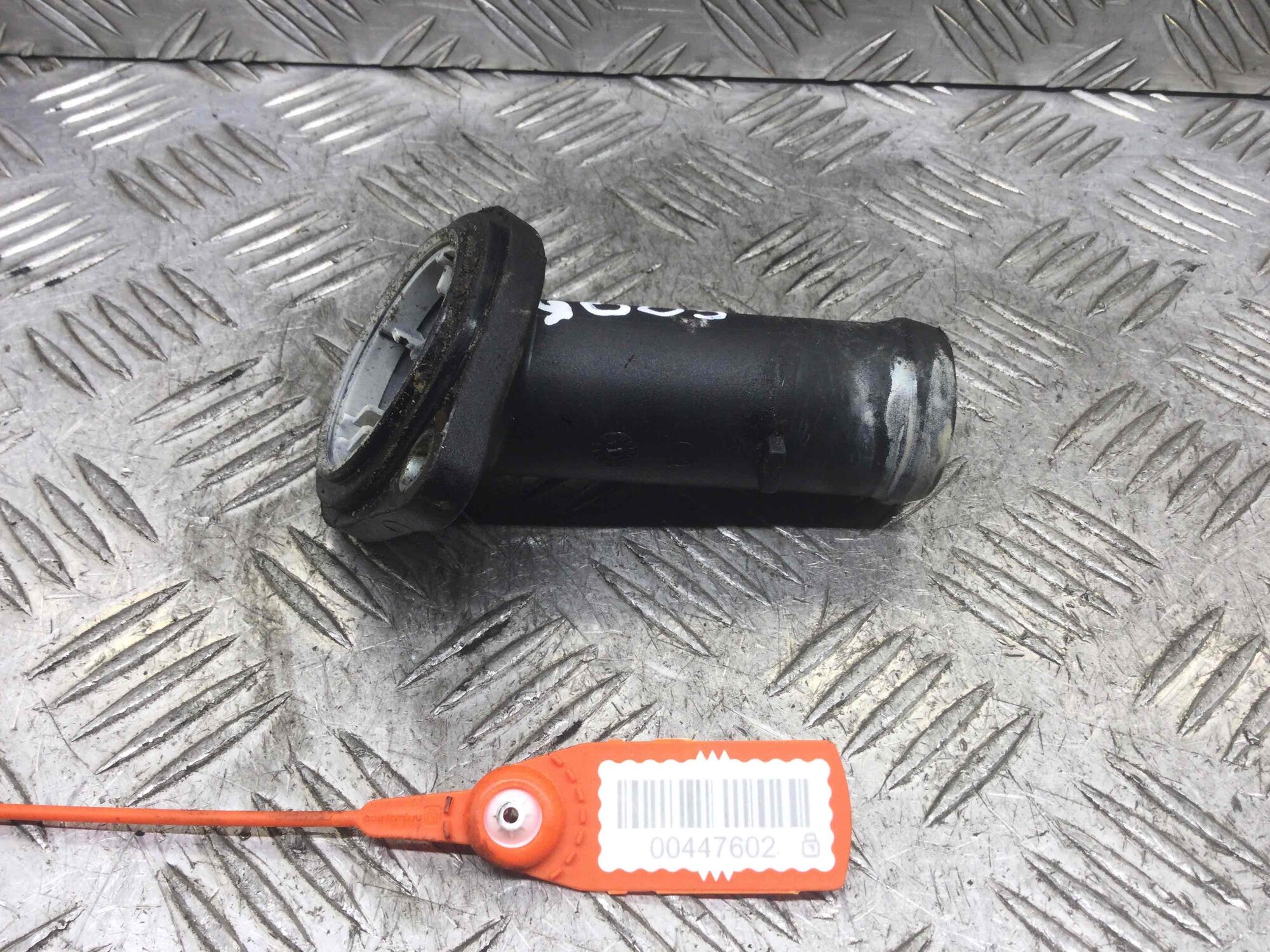 Б/У Фланец (тройник) системы охлаждения Volkswagen Polo 4 поколение (2001-2005) 2004 г.