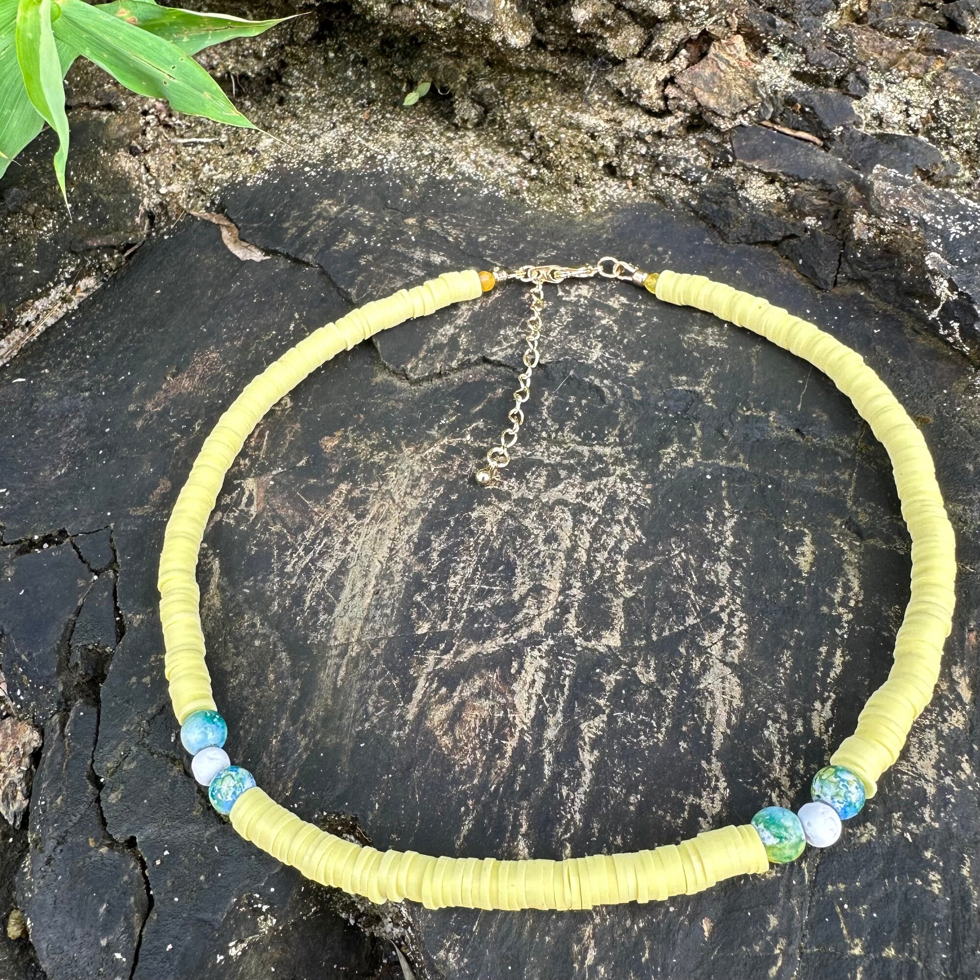 Колье, гематит, каучук, вулканическая лава