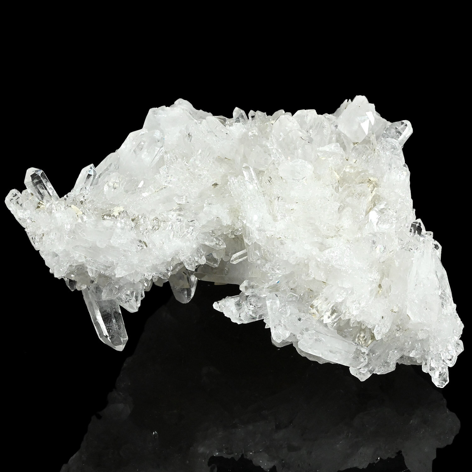 Друза из горного хрусталя 146*102*58мм, 657г (T) .