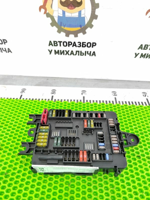 Блок предохранителей салонный задний BMW 3-Series 933788301