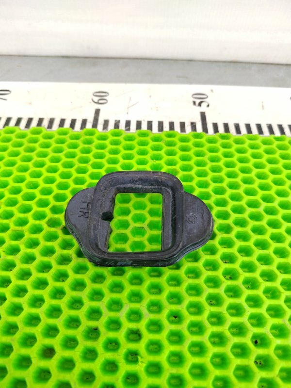 Уплотнитель двери BMW 3-Series F30 N20B20B 2011 задн. прав. (б/у) 51767263990