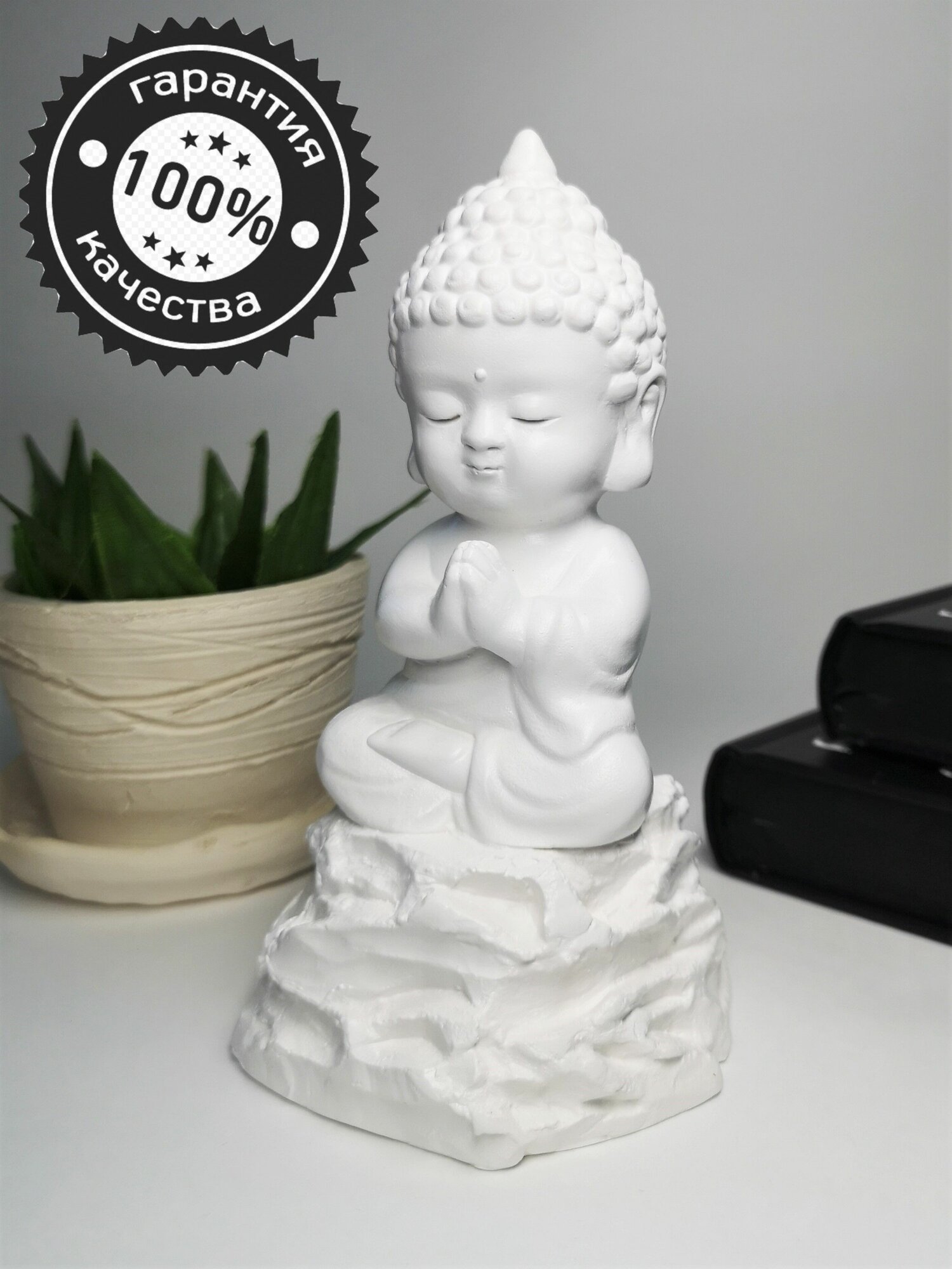 Статуэтка Будда на скале белый. Гипс. Высота 15.5 см.