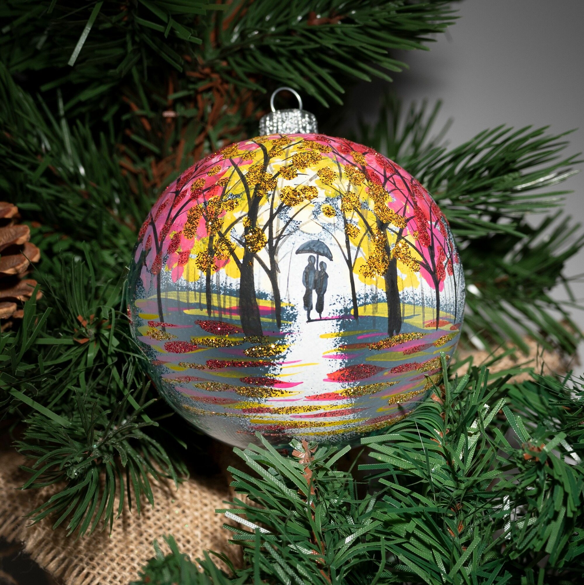 Шар на елку Прогулка осенью 10см