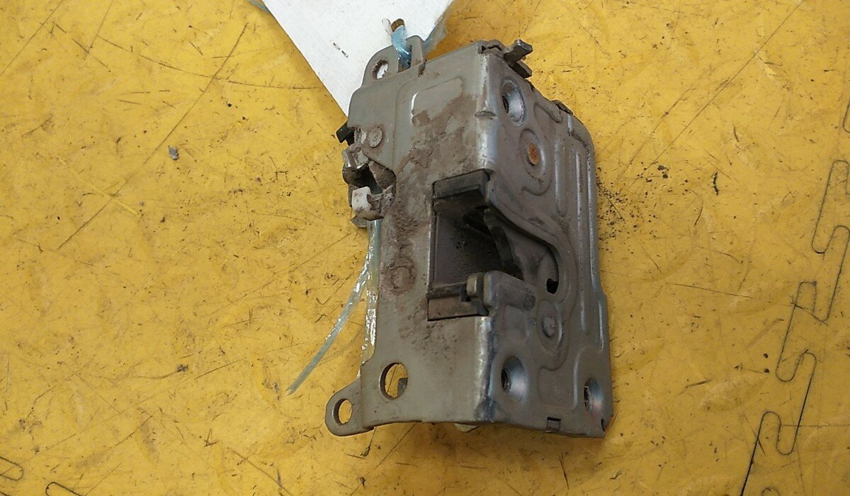 Замок двери задней правой Logan I Renault