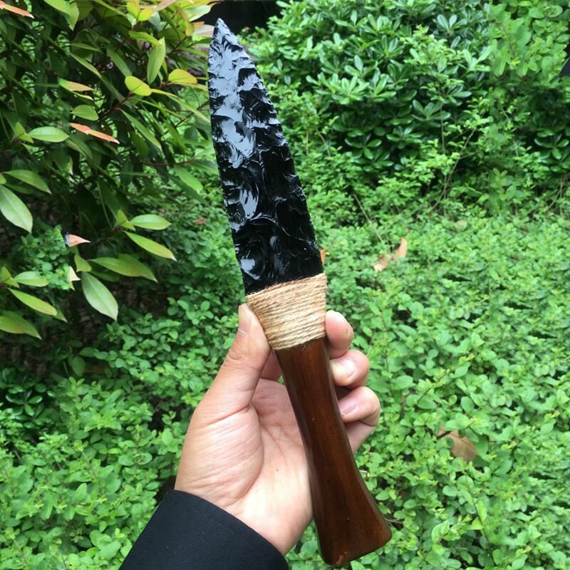 Церемониальный кинжал из необработанного черного обсидиана. Нож из натурального грубого хрусталя ручной работы