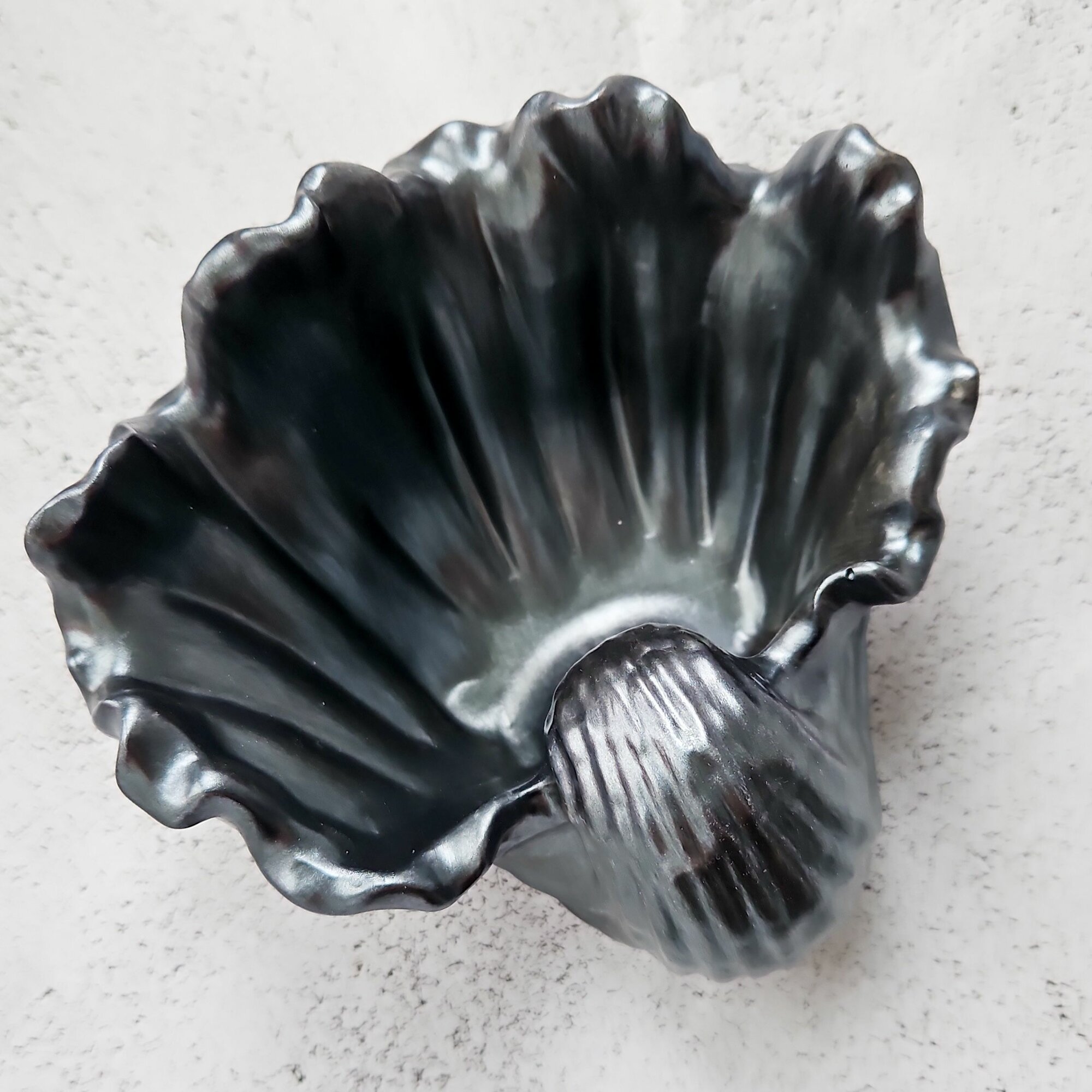 Шкатулка "Устрица", гипс, ручная работа, перламутр, черная жемчужина