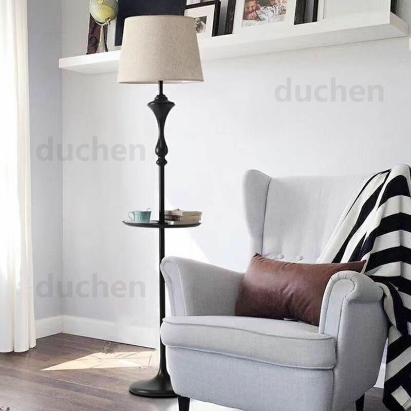 Роскошный торшер в американском стиле, диван в гостиной, простая современная полка