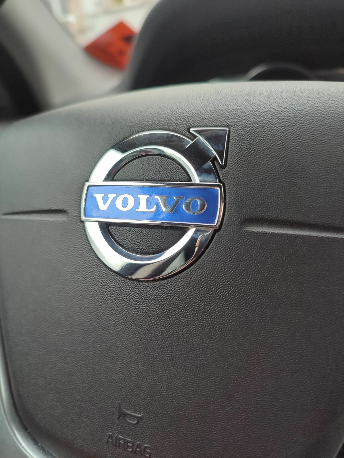 Наклейка VOLVO на эмблему руля размер 46.5 мм х 11мм с тиснением