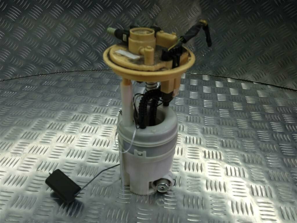 Насос топливный (бензонасос) Б/У для MITSUBISHI COLT Z30 (2002—2012) MN135000